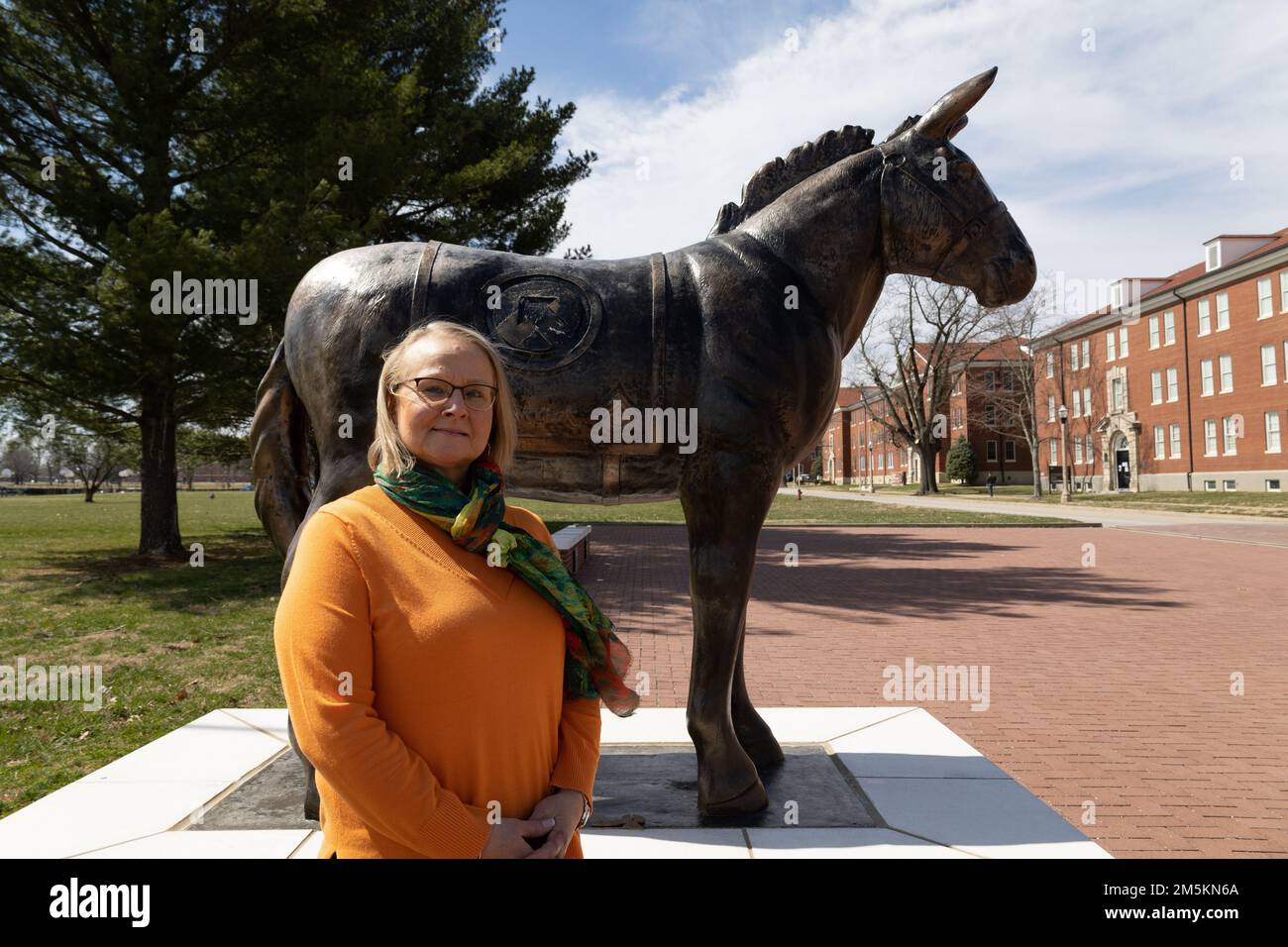 Unit mascot hi-res stock photography and images - Alamy