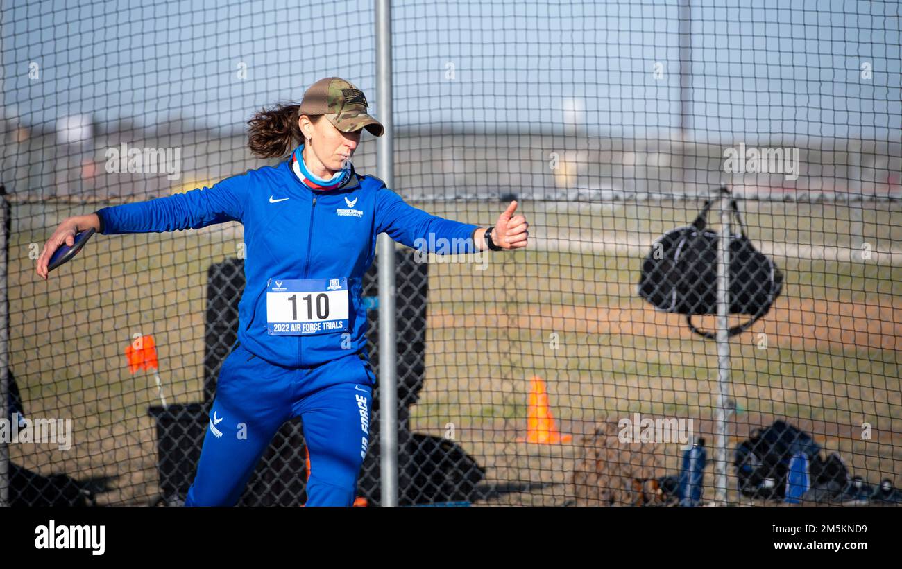 Athlete discus throw athletics discus hi-res stock photography and ...