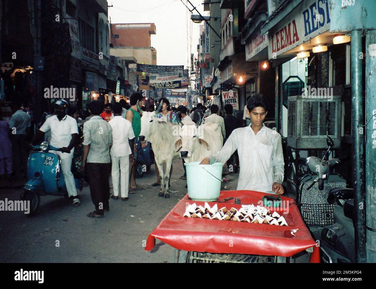 The vibrant Paharganj Main Bazaar in New Delhi, India Stock Photo - Alamy