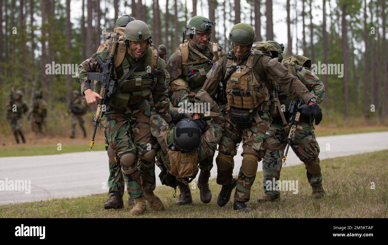 Dutch Marines with Marine Squadron Carib, Netherlands Marine Corps ...