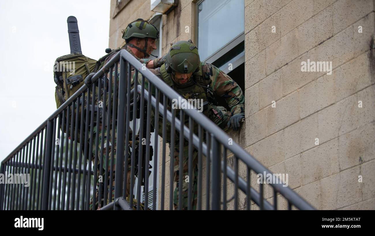 Dutch Marines with Marine Squadron Carib, Netherlands Marine Corps ...