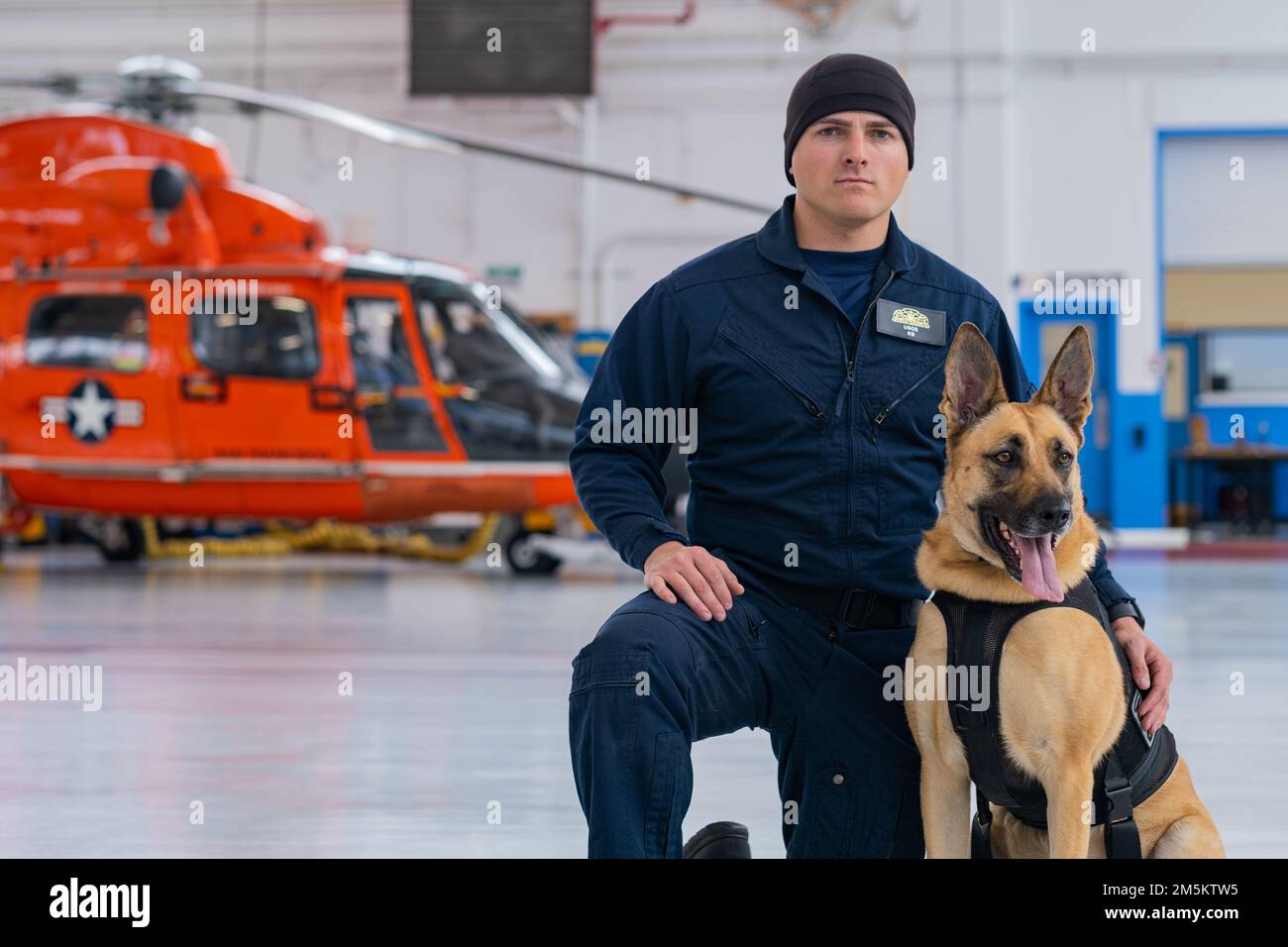 Coast Guard K-9 Petty Officer 1st Class Kelly and her handler Maritime ...