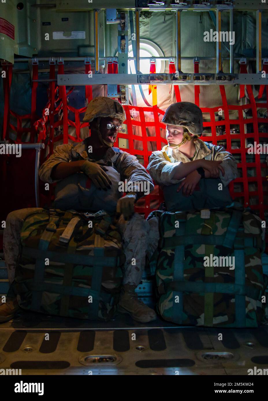 Parachute riggers hi-res stock photography and images - Alamy