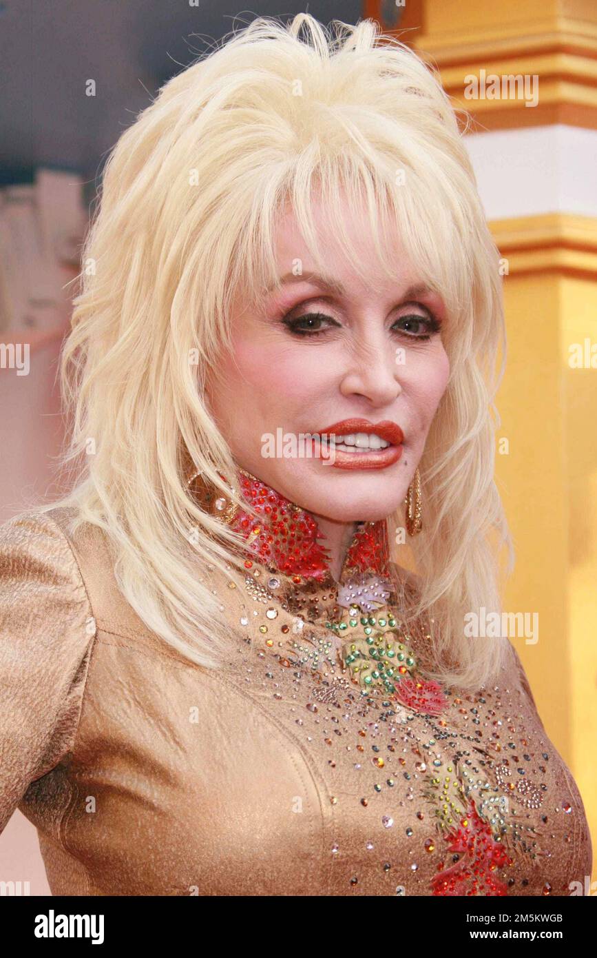 Dolly Parton attends the 80th Annual Macy's Thanksgiving Day Parade at ...