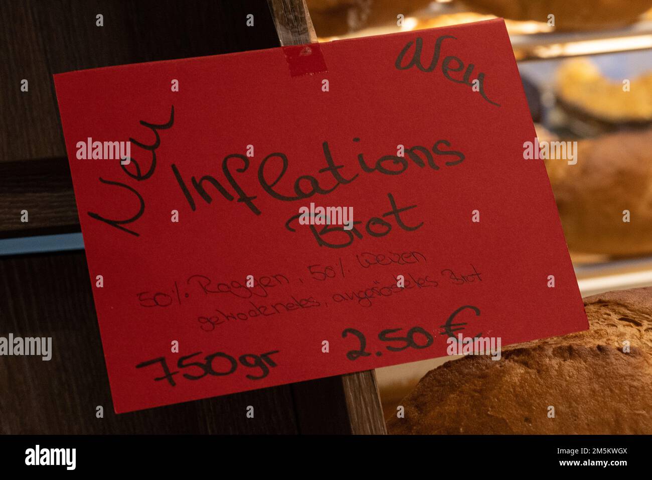 Closures production hi-res stock photography and images - Alamy