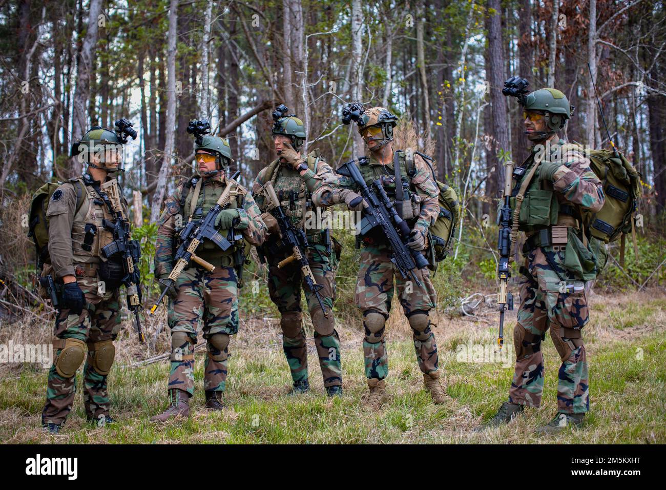 Dutch Marines with Marine Squadron Carib, Netherlands Marine Corps ...