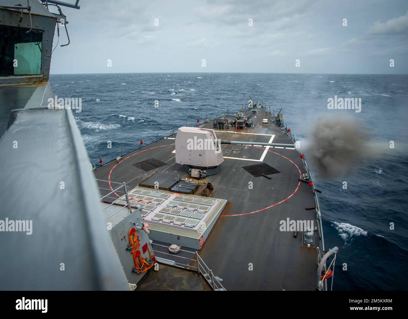 220323-N-FS190-1020 ATLANTIC OCEAN (March 23, 2022) A Mark 45 5-inch ...