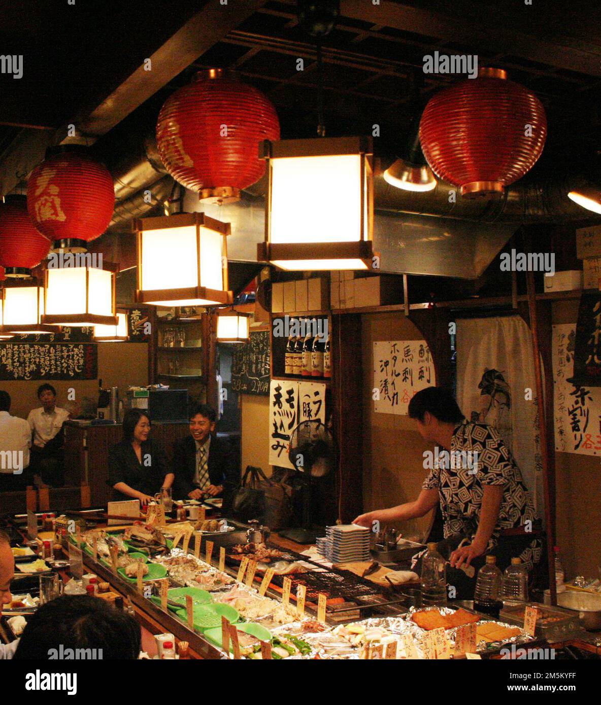 A popular Robatayaki grill bar in Shinbashi, Tokyo Stock Photo - Alamy
