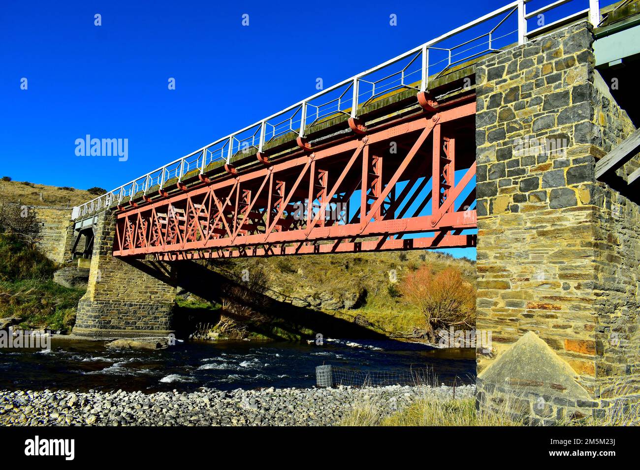 Railway bridge stream hi-res stock photography and images - Alamy