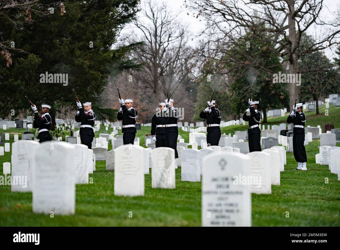 A firing party from the U.S. Navy Ceremonial Guard fires 3-rifle ...