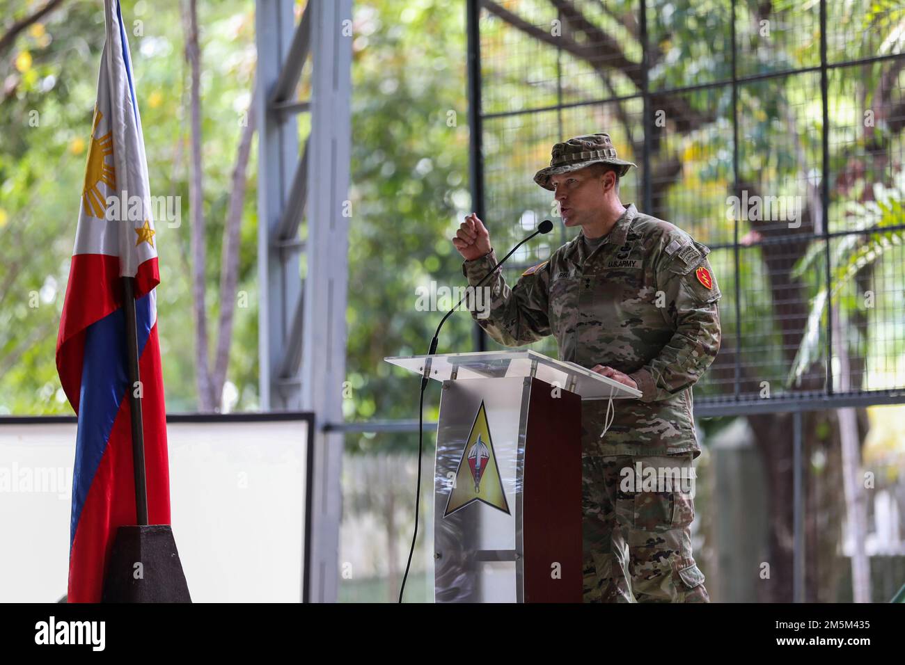 U.S. Army Commanding General of the 25th Infantry Division Maj. Gen ...