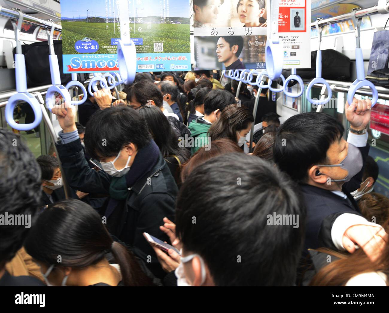 Riding in a crowded metro train in Tokyo, Japan Stock Photo - Alamy