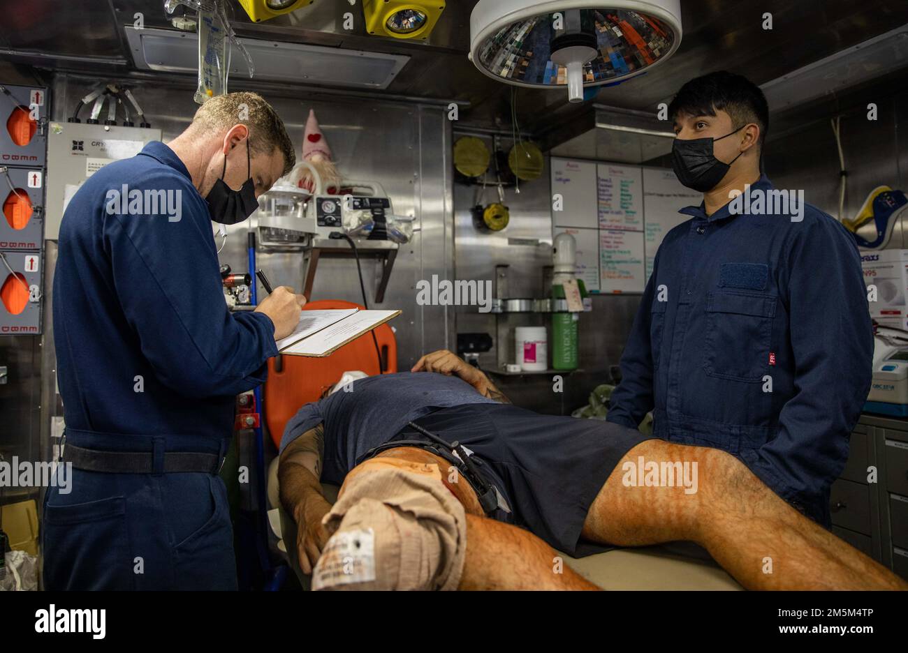 Counter mass hi-res stock photography and images - Alamy