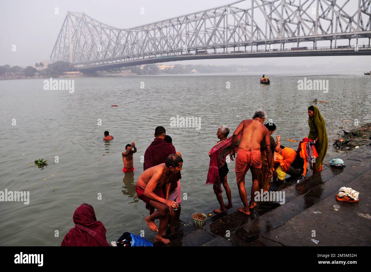 Mallick Ghat on the banks of the Hooghly river in Kolkata, West Bengal ...