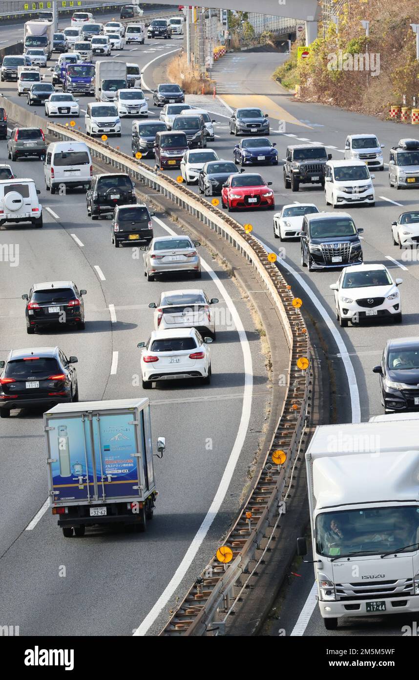 Tokyo, Japan. 30th Dec, 2022. Motorists are caught in a traffic jam ...