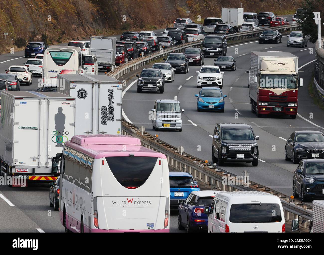 Tokyo, Japan. 30th Dec, 2022. Motorists are caught in a traffic jam ...