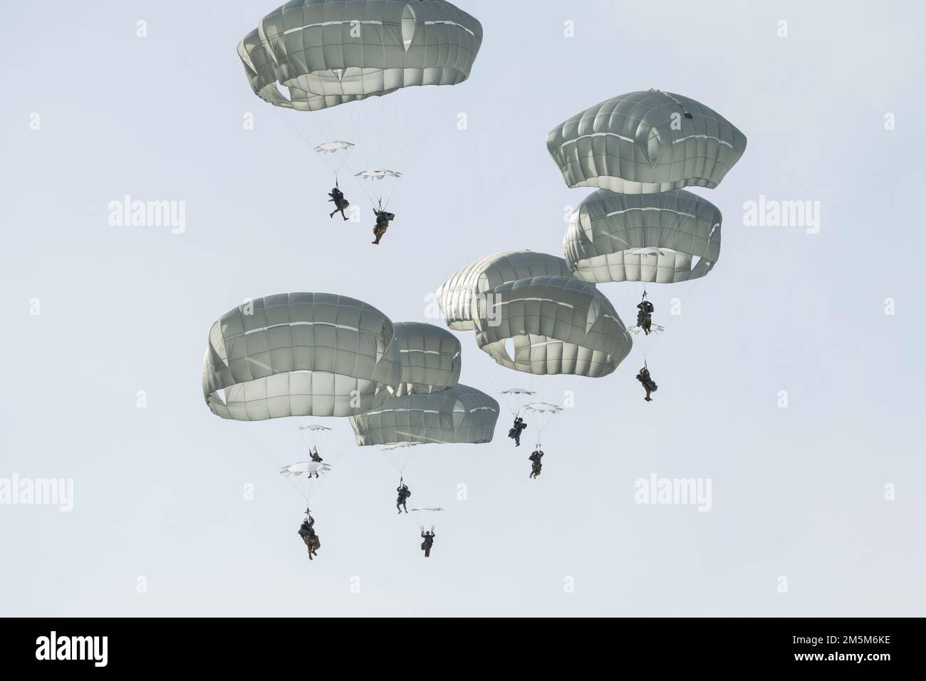 Army paratroopers from the 4th Infantry Brigade Combat Team (Airborne ...