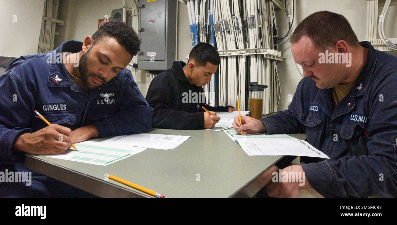 PACIFIC OCEAN (March 25, 2022) Sailors assigned to amphibious transport ...