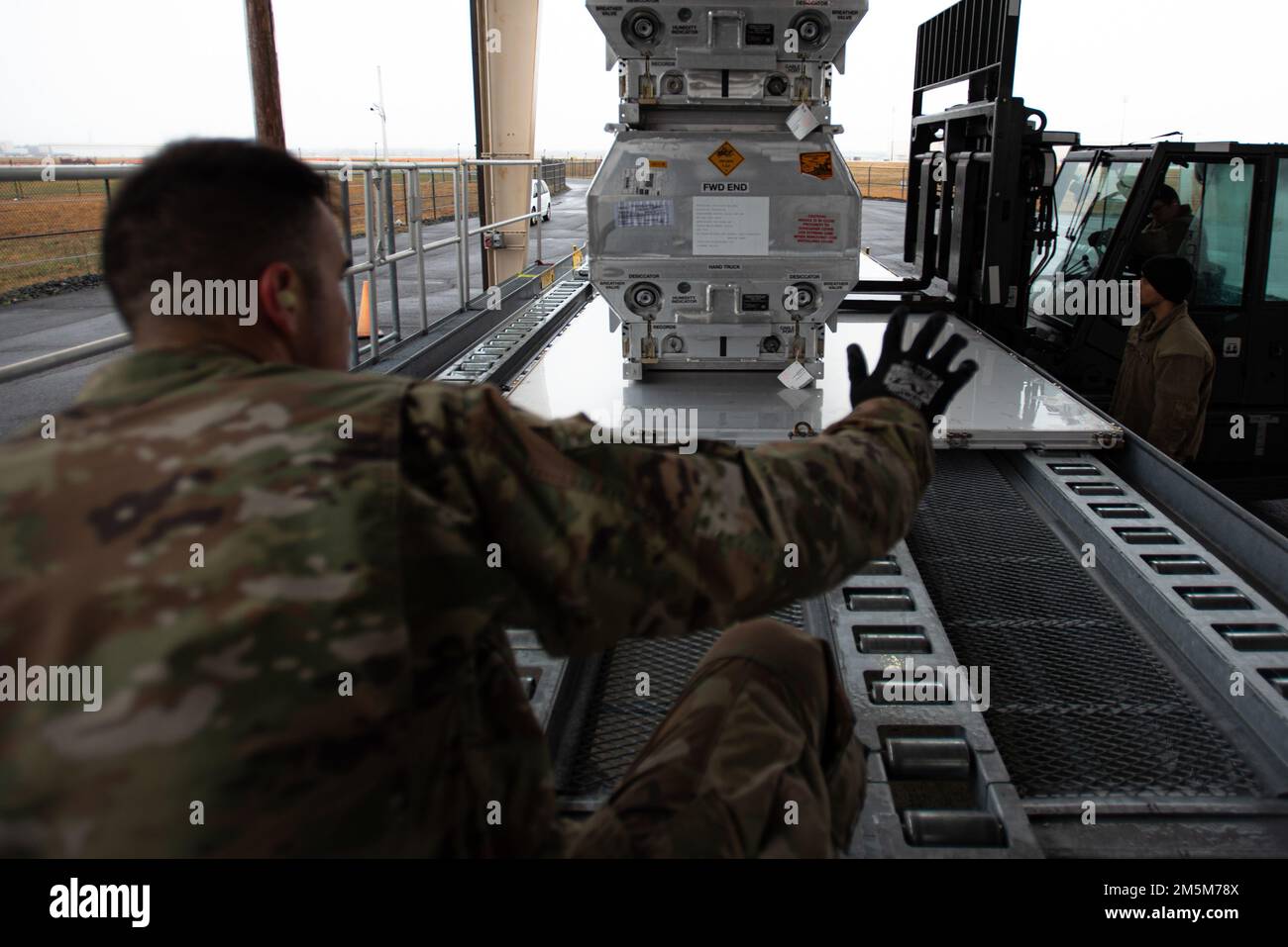 305th aerial port squadron hi-res stock photography and images - Alamy