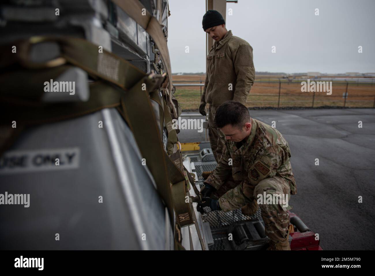 305th aps hi-res stock photography and images - Alamy