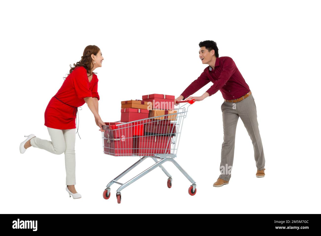 Take young lovers and shopping cart Stock Photo - Alamy