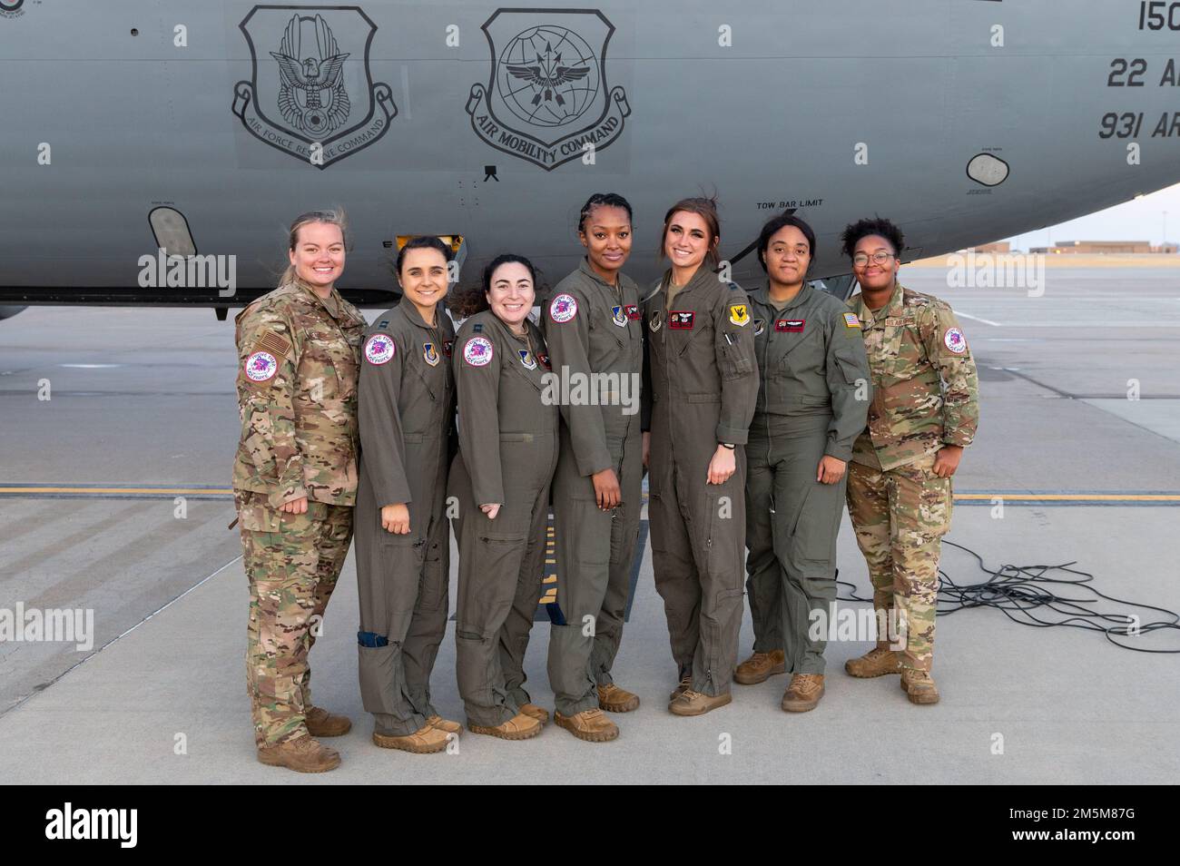 Service members of the all-female flight crew from the 909th Air ...