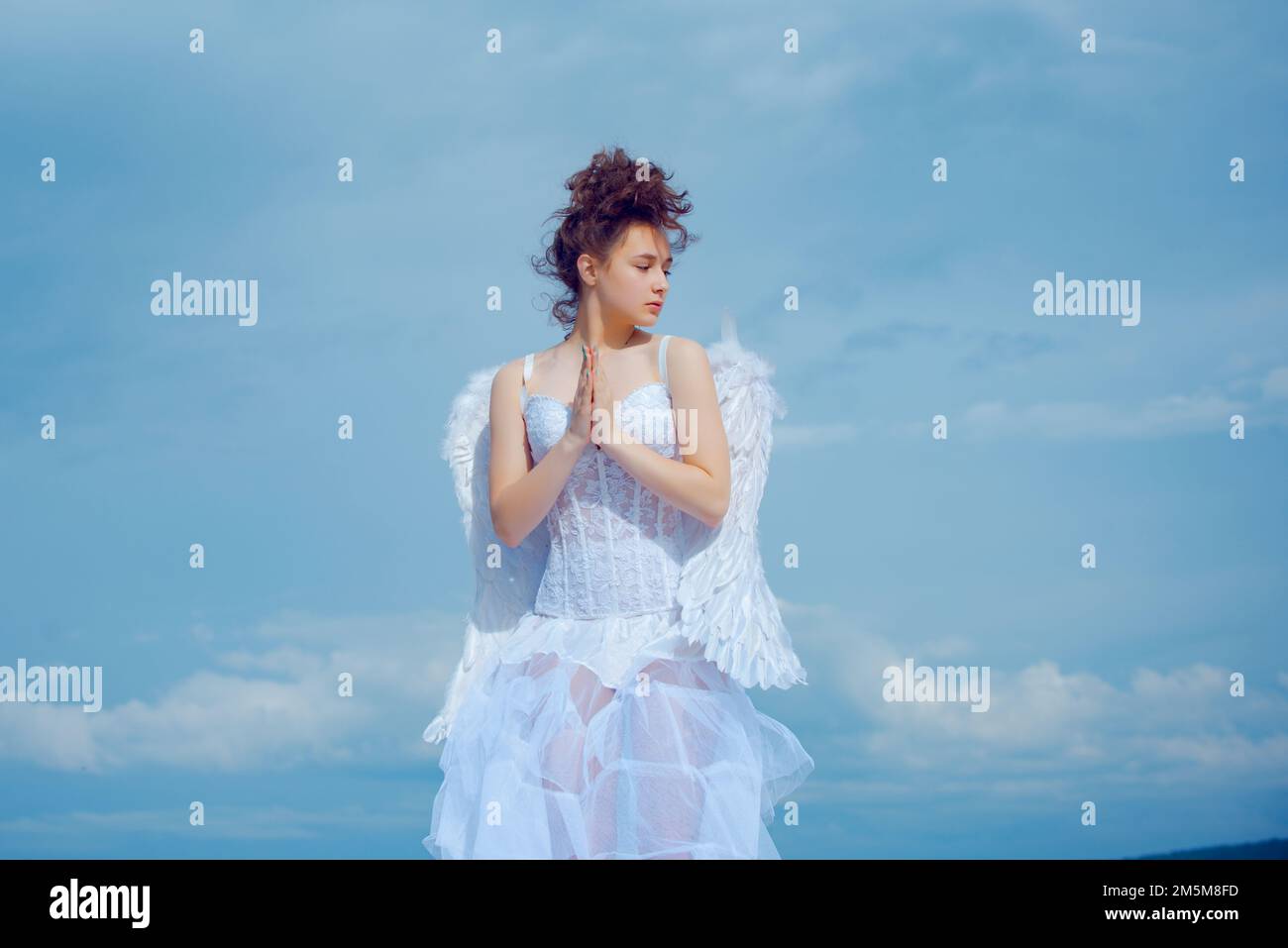 Valentines angel teen praying. Angel teen in heaven Stock Photo - Alamy