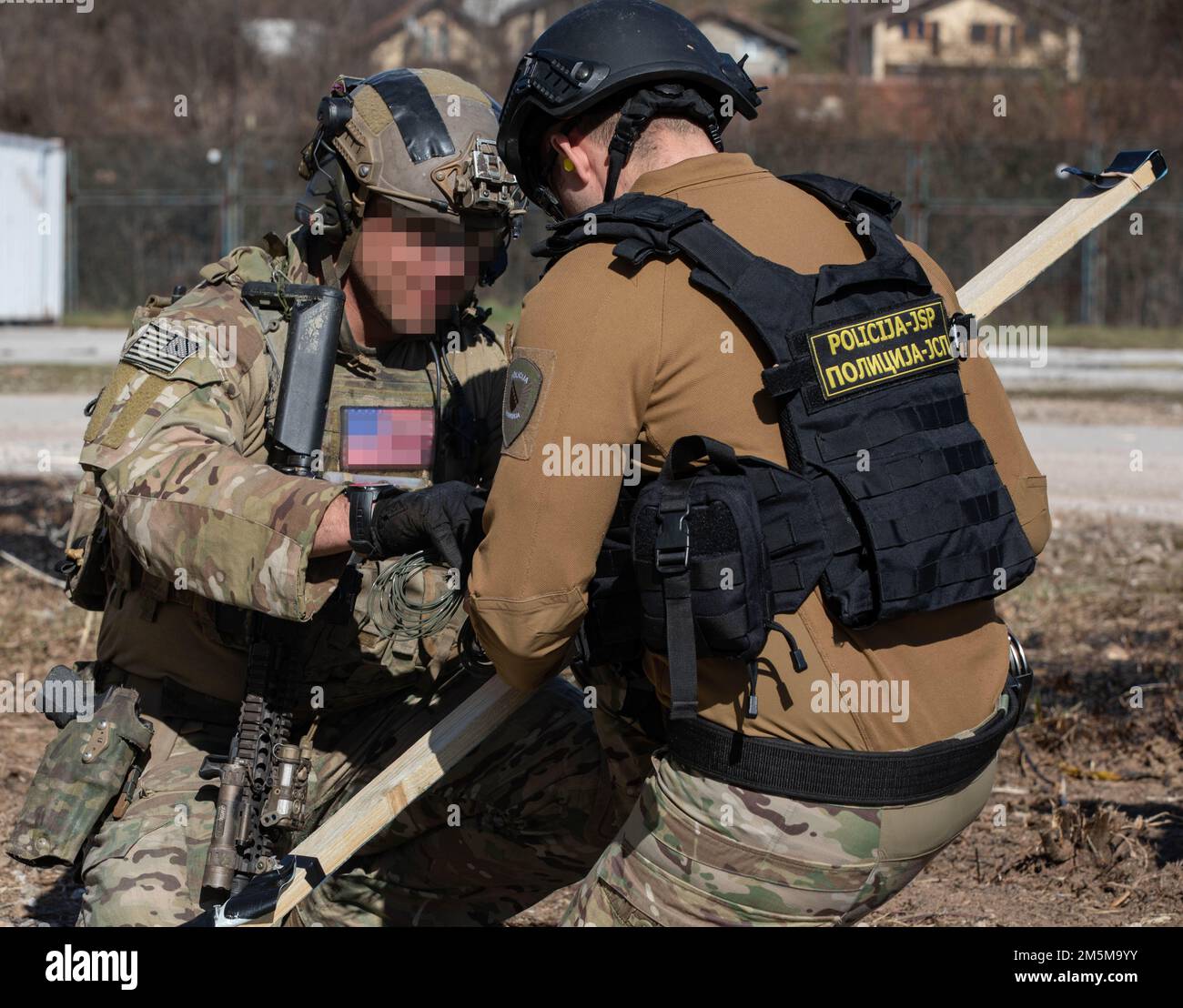 A U.S. Special Forces member demonstrates the proper way to set your ...
