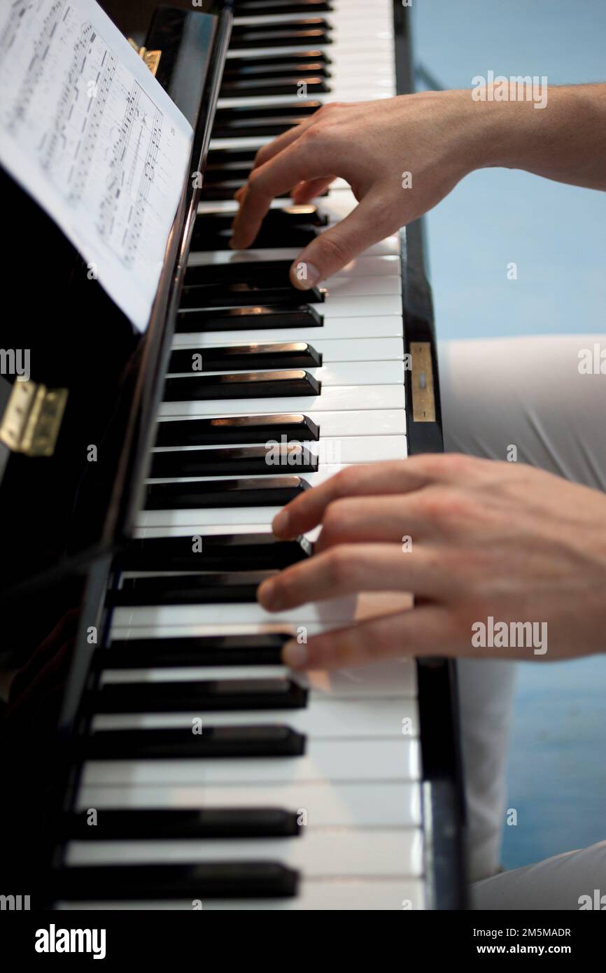 Piano keyboard part action hi-res stock photography and images - Alamy