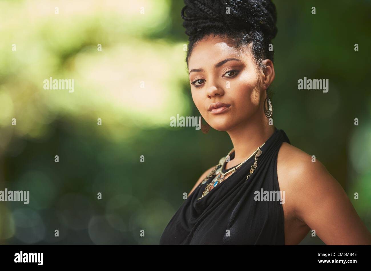 Style inspired by nature. Portrait of an attractive young woman posing outdoors Stock Photo - Alamy