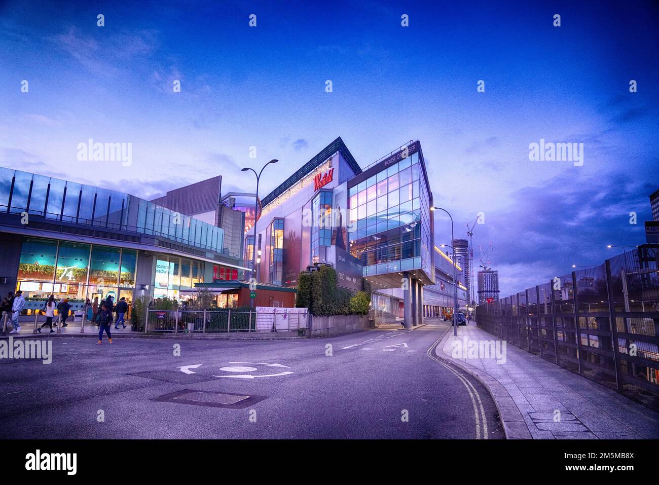 Westfield shopping centre exterior architecture hi-res stock ...