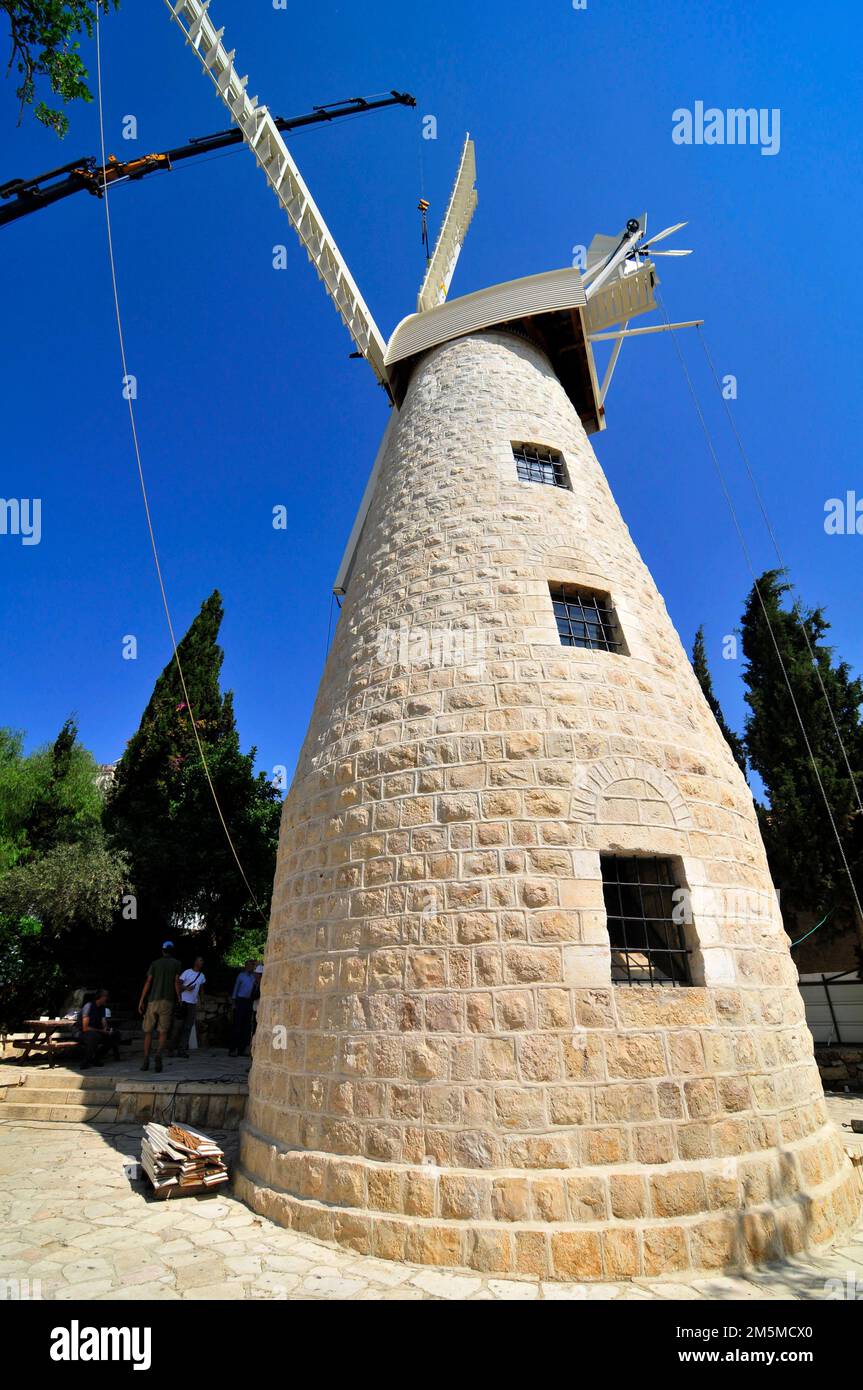 Inserting wing hi-res stock photography and images - Alamy