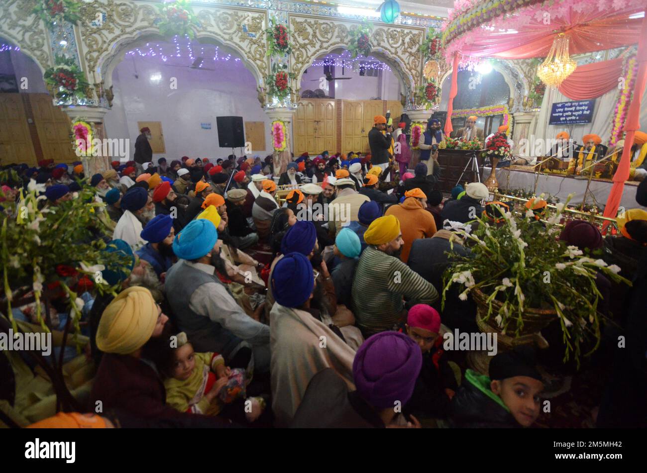 Peshawar, Pakistan. 28th Dec, 2022. Sikh devotees take part in a ...