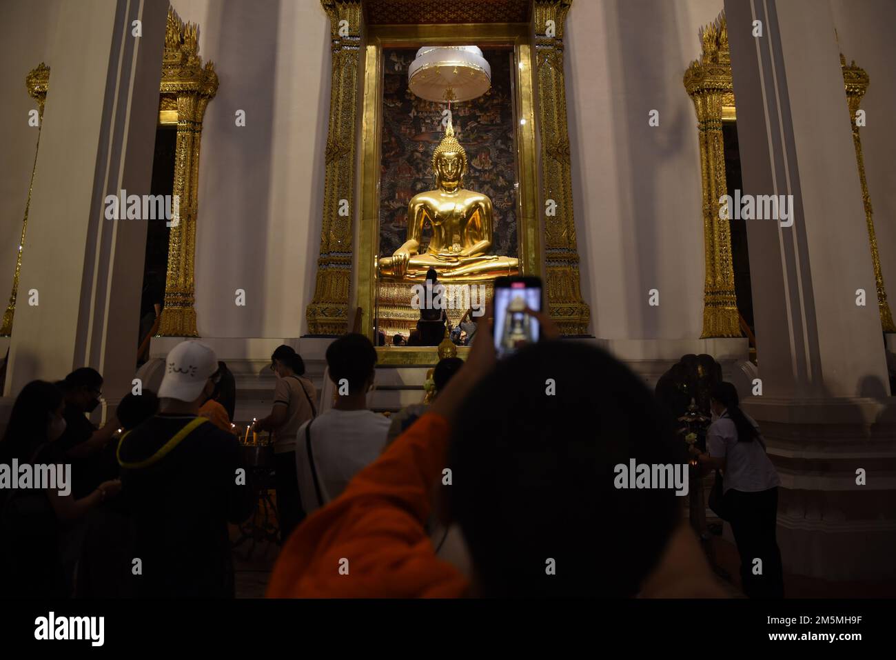 Bangkok, Thailand. 29th Dec, 2022. Buddhist and Traveler Visit the ...
