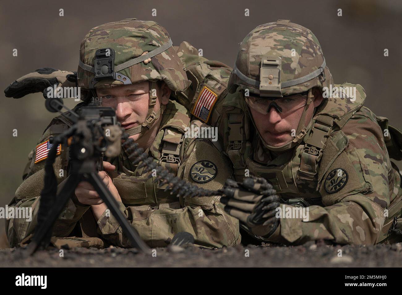 Charlie Company soldiers recieved training in machine gun team ...