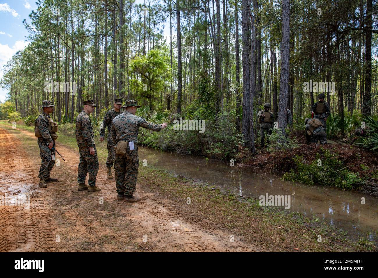 Combat Logistics Regiment 37 leadership observes Marines setting up ...