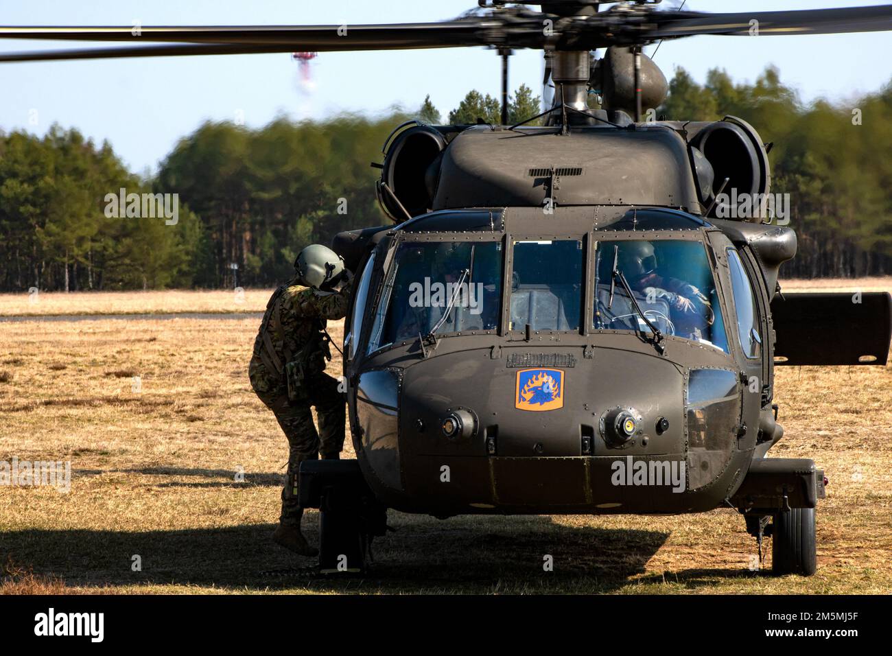 Soldiers assigned to the 1-214th General Support Aviation Battalion ...