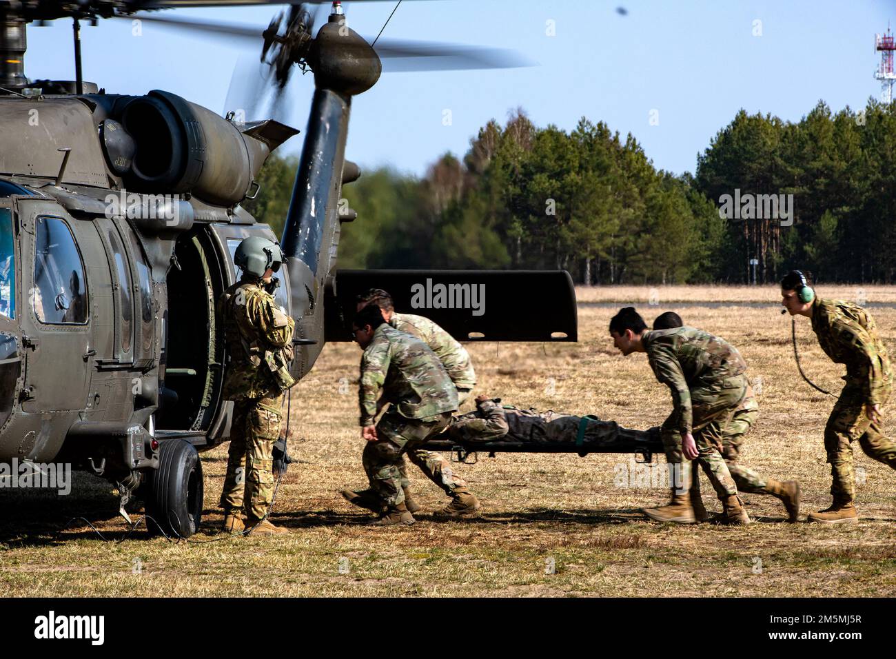 Soldiers assigned to the 1-214th General Support Aviation Battalion ...