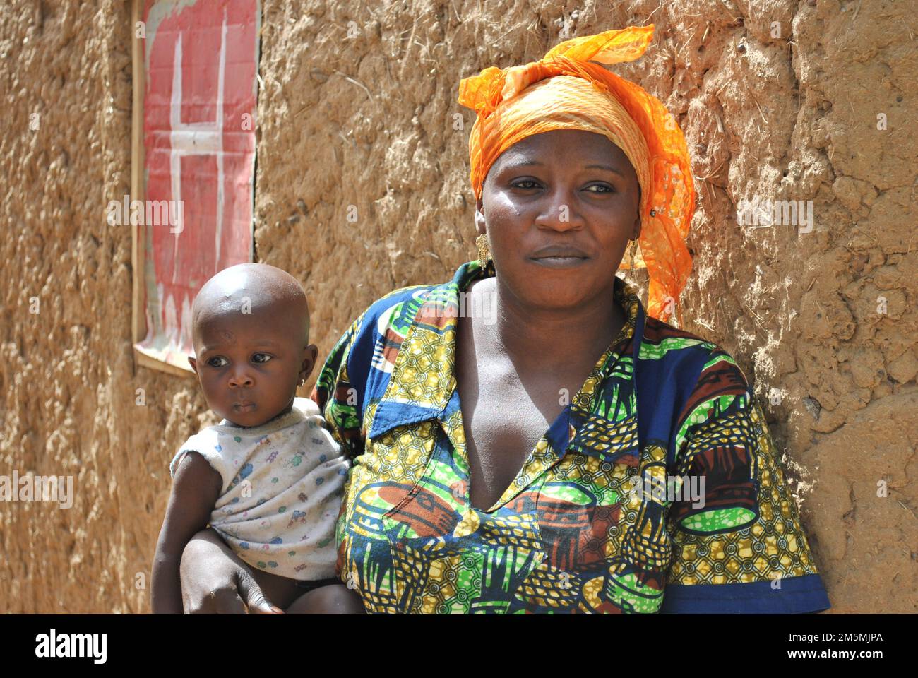 African mom and baby in arms Niger Stock Photo - Alamy