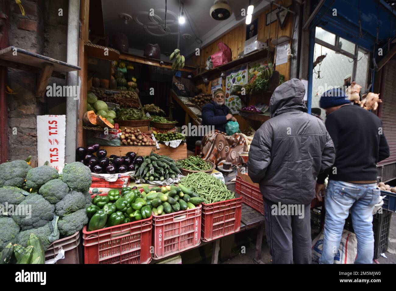 Fruits in indian streets hi-res stock photography and images - Alamy