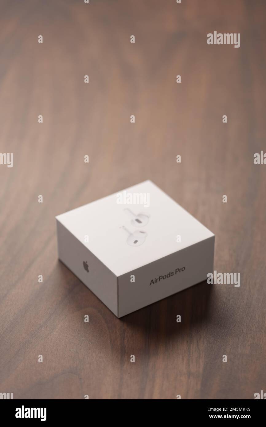 Airpods pro 2 generation hi-res stock photography and images - Alamy