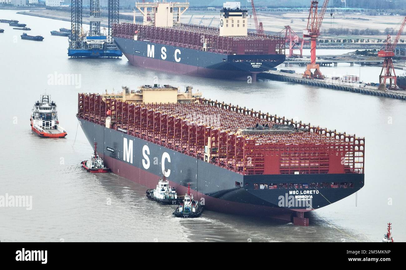 Aerial photos show the new global large container vessel "Xinfu 103 ...
