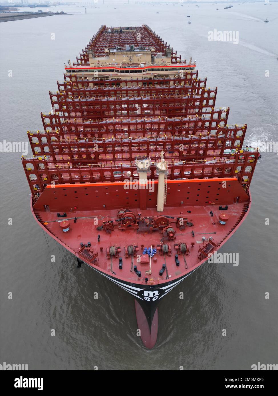 Aerial photos show the new global large container vessel "Xinfu 103 ...
