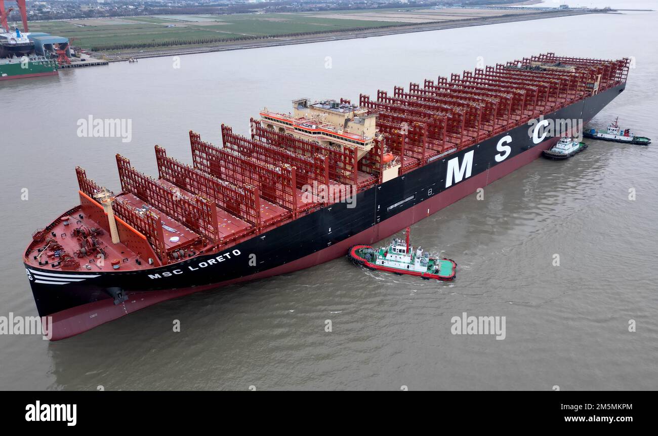 Aerial photos show the new global large container vessel "Xinfu 103 ...