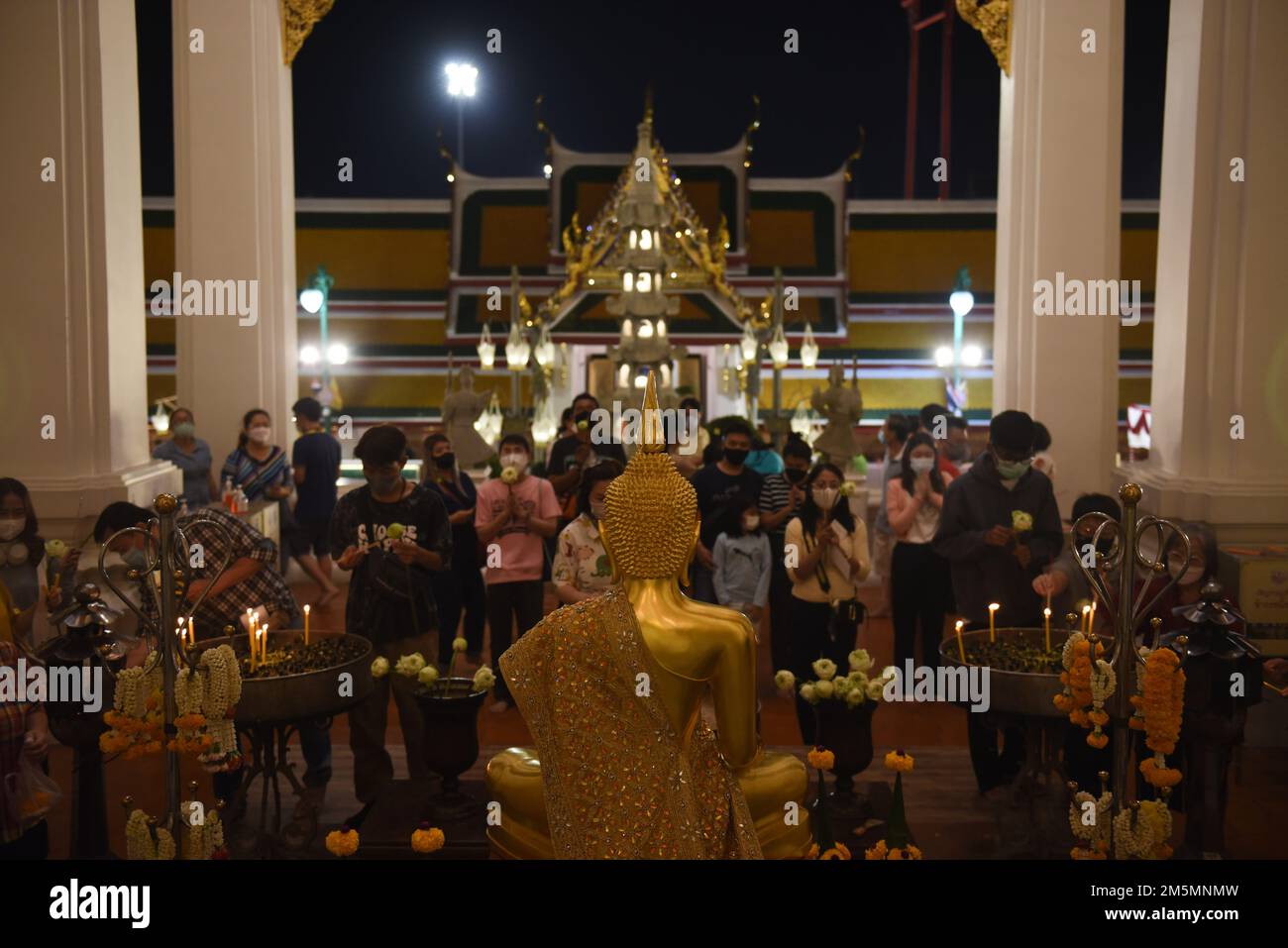 Bangkok, Bangkok, Thailand. 29th Dec, 2022. Buddhist and Traveler Visit ...