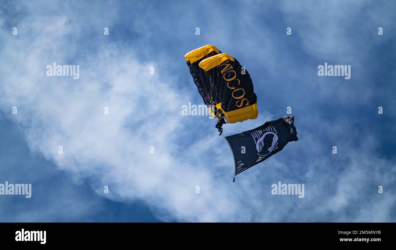 The U.S. Special Operations Command (USSOCOM) Para-Commandos perform a ...