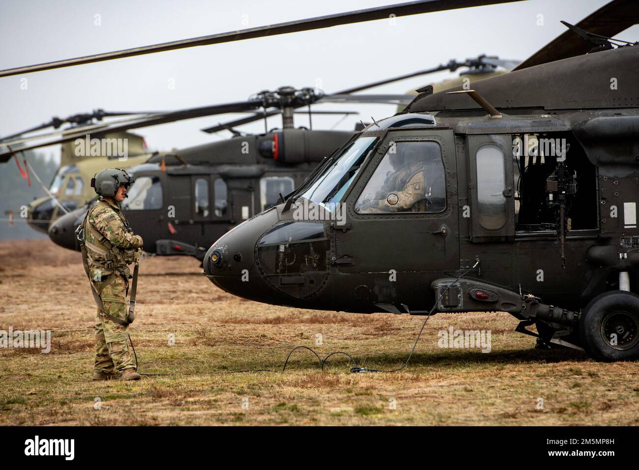 A soldiers assigned to the 1-214th General Support Aviation Battalion ...