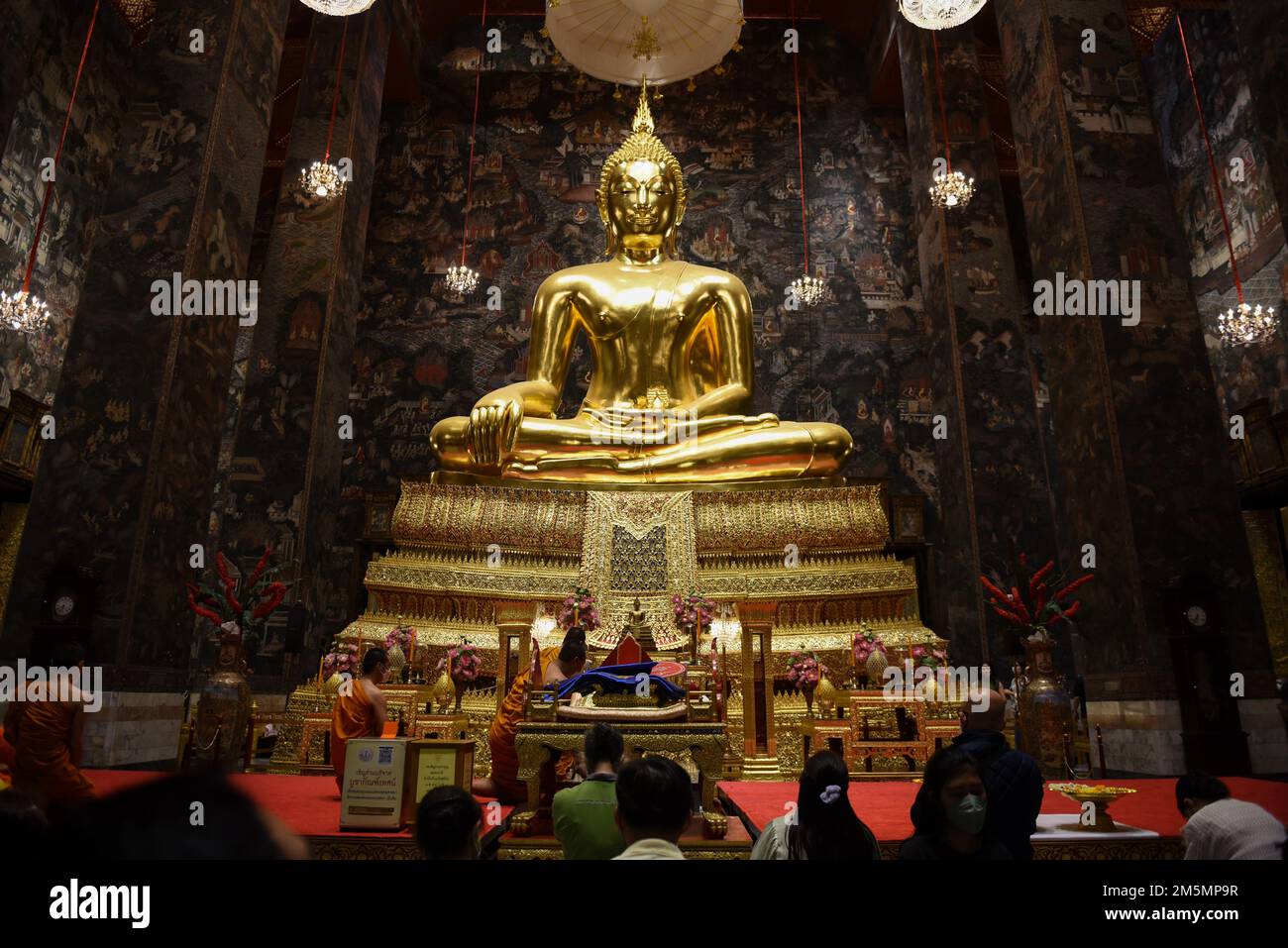 Bangkok, Bangkok, Thailand. 29th Dec, 2022. Buddhist and Traveler Visit ...