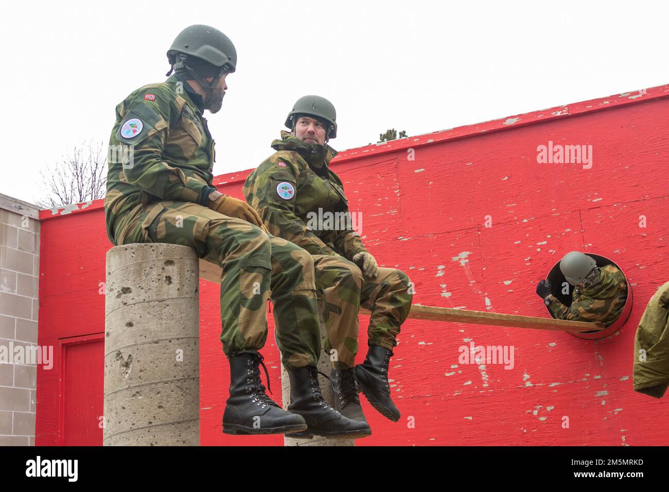 Leadership reaction course hi-res stock photography and images - Alamy