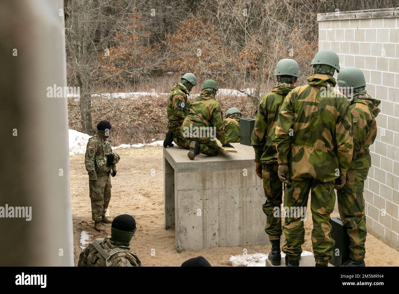 Leadership reaction course hi-res stock photography and images - Alamy